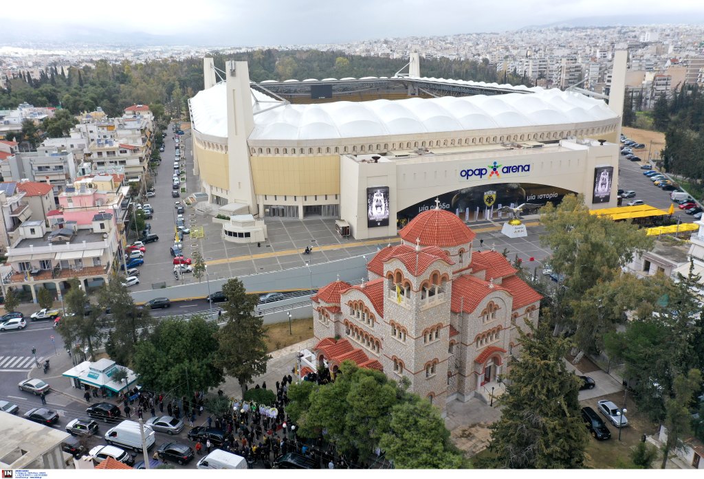 Ο Μίμης που δεν έφυγε ποτέ και η Βασίλισσα που μας έχει κι άλλες πολύ ...