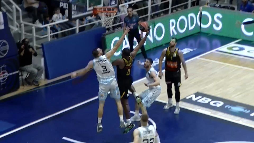 Κολοσσός - ΑΕΚ | Το κάρφωμα της χρονιάς από τον Γκρέι! (VIDEO) - 01/02 ...