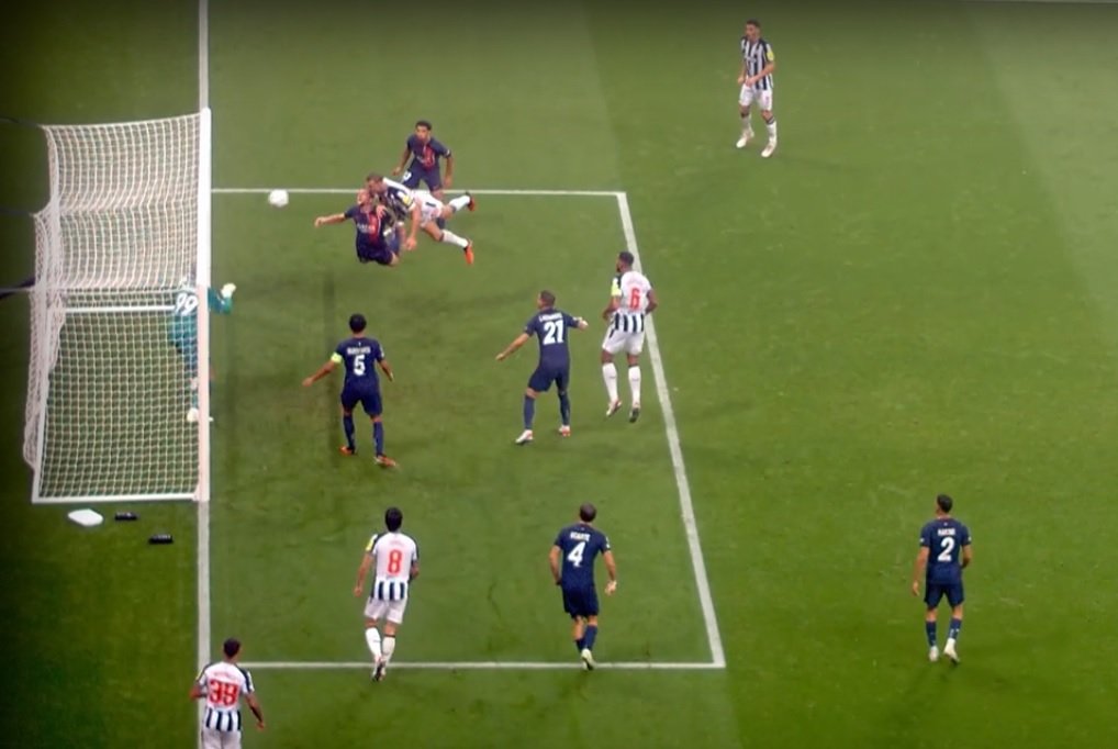 Πάρτι στο Σεντ Τζέιμς Πάρκ - 04/10 23:55 : aek365