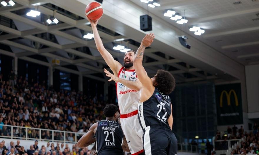 Η Τρέντο ισοφάρισε τη σειρά με την Αρμάνι με απίθανο buzzer-beater (VIDEO) - 19/05 23:39 : aek365