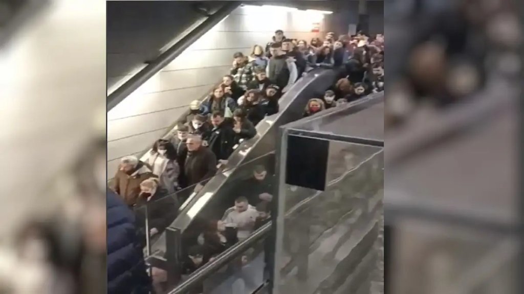 Πορεία για τα Τέμπη: Το αδιαχώρητο στο Μετρό που μεταφέρει διαδηλωτές ...